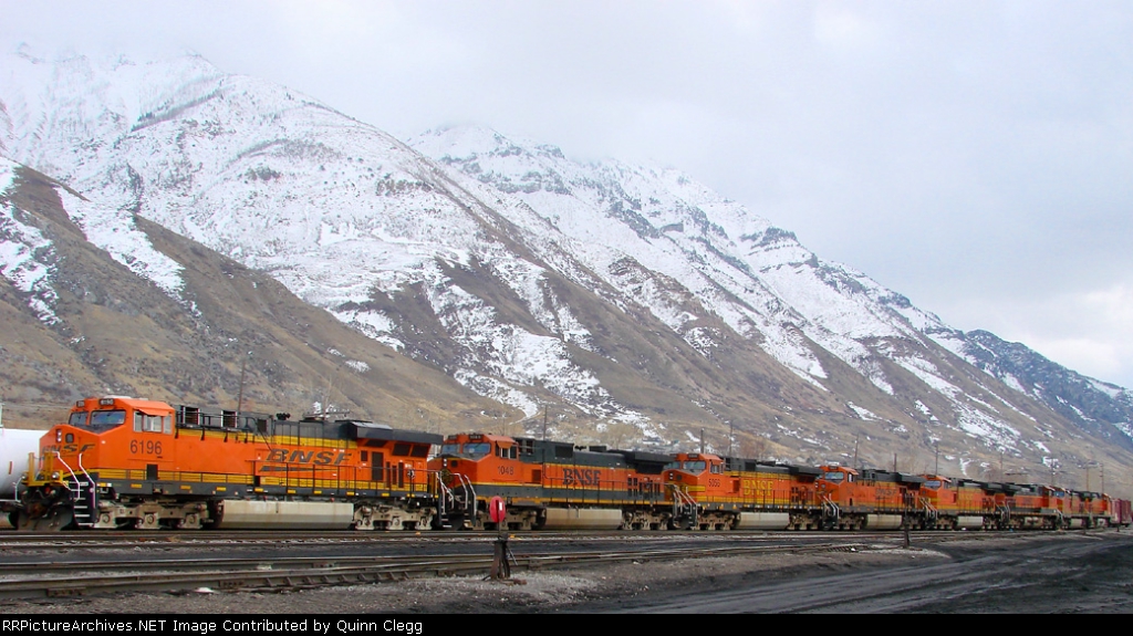 BNSF GE ES44AC NO.6196 JANUARY 31,2010 PROVO,UTAH.